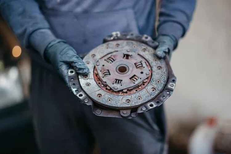 Common Clutch Problems and How to Avoid Them? – Mace Engineering Group